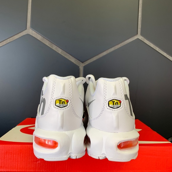 Nike | Shoes | Nike Air Max Plus Tn Se Bg White Silver Shoe Youth ...